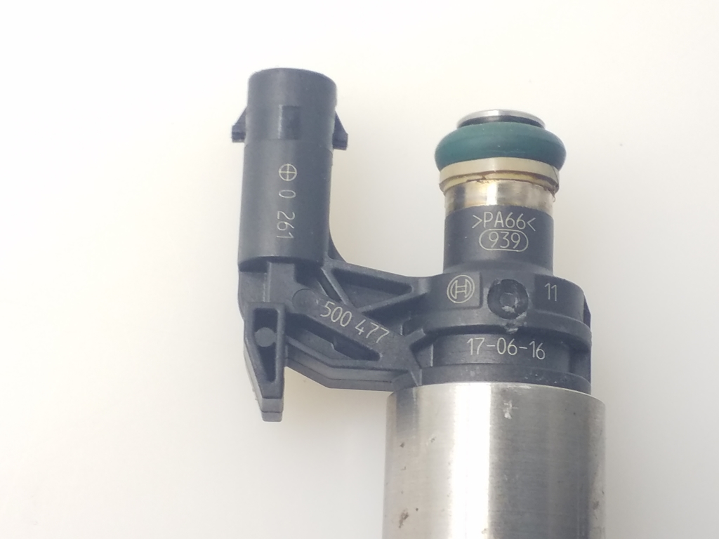 Used Volkswagen Golf Fuel injector 04E906036AF