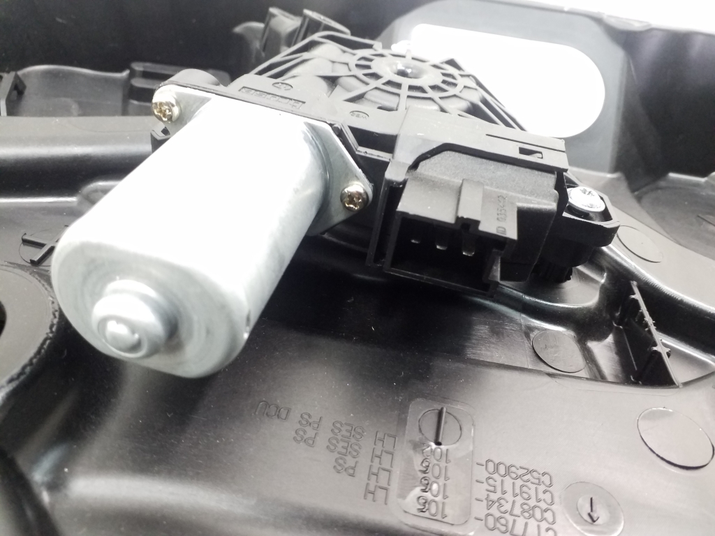 Naudotas Mercedes Benz E-Class Galinių šoninių durų stiklo pakėlikas ir ...