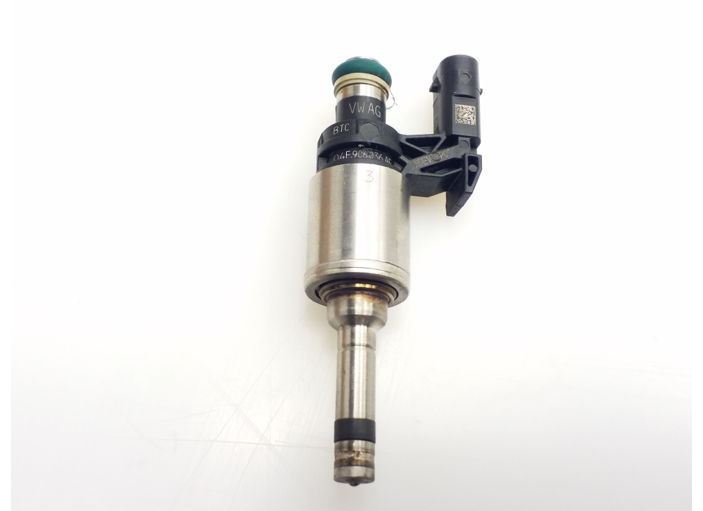 Used Volkswagen Golf Fuel injector 04E906036AF