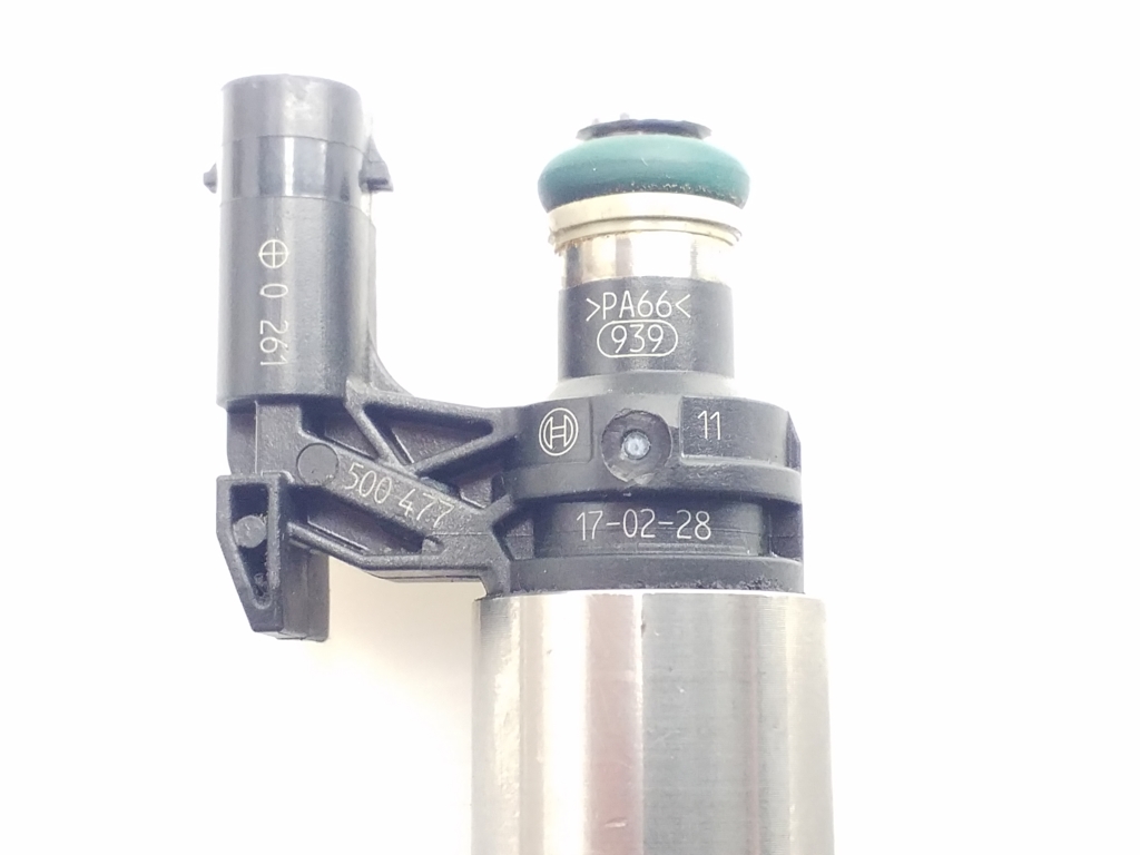 Used Volkswagen Golf Fuel injector 04E906036AF