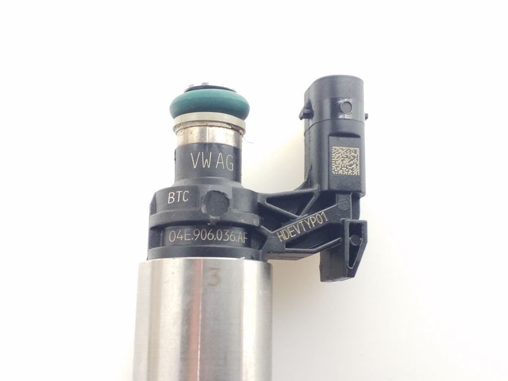 Used Volkswagen Golf Fuel injector 04E906036AF
