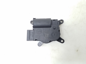 Naudotas Mercedes Benz Vito Salono pečiaus sklendės varikliukas A0008203608