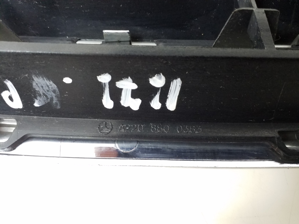 Used Mercedes Benz S-Class Front grille A2208800383