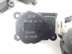 Naudotas Mercedes Benz S-Class Salono pečiaus sklendės varikliukas ...