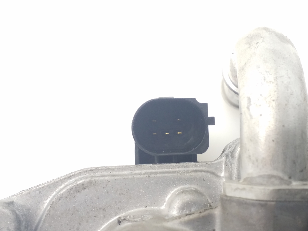 Used Volkswagen Golf EGR valve 04L131501S