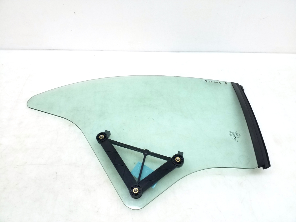Used Mercedes Benz E-Class Glass rear wing fort A2386704800