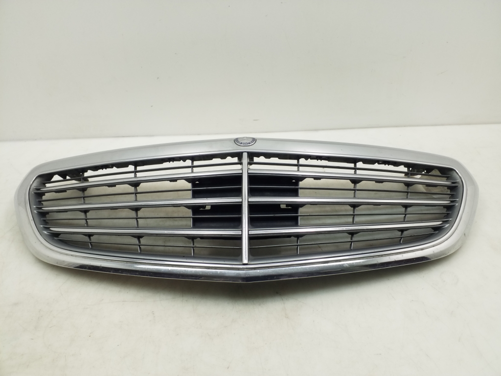 Used Mercedes Benz E-Class Front grille A2128801383