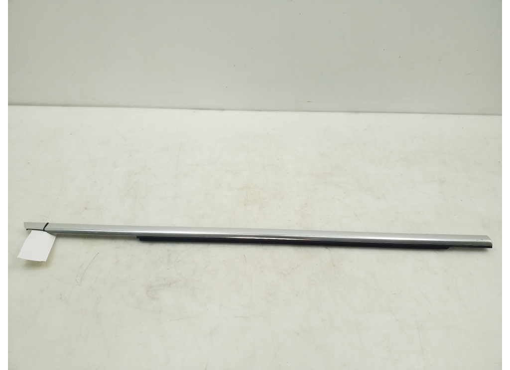 Used Mercedes Benz E-Class Front door strip to the glass exterior ...