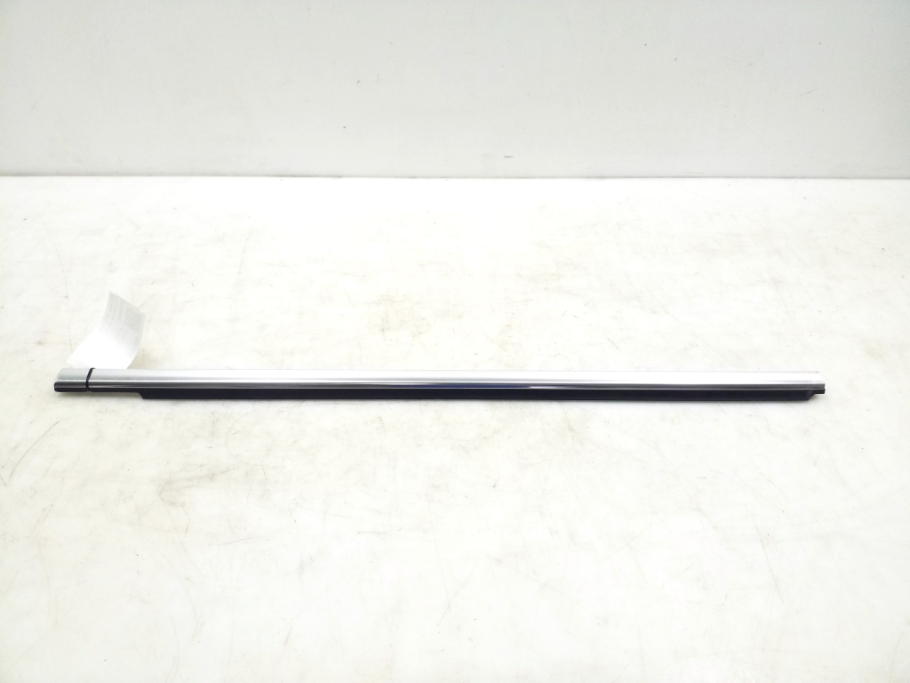 Naudotas Mercedes Benz E-Class Priekinių durų juosta prie stiklo ...