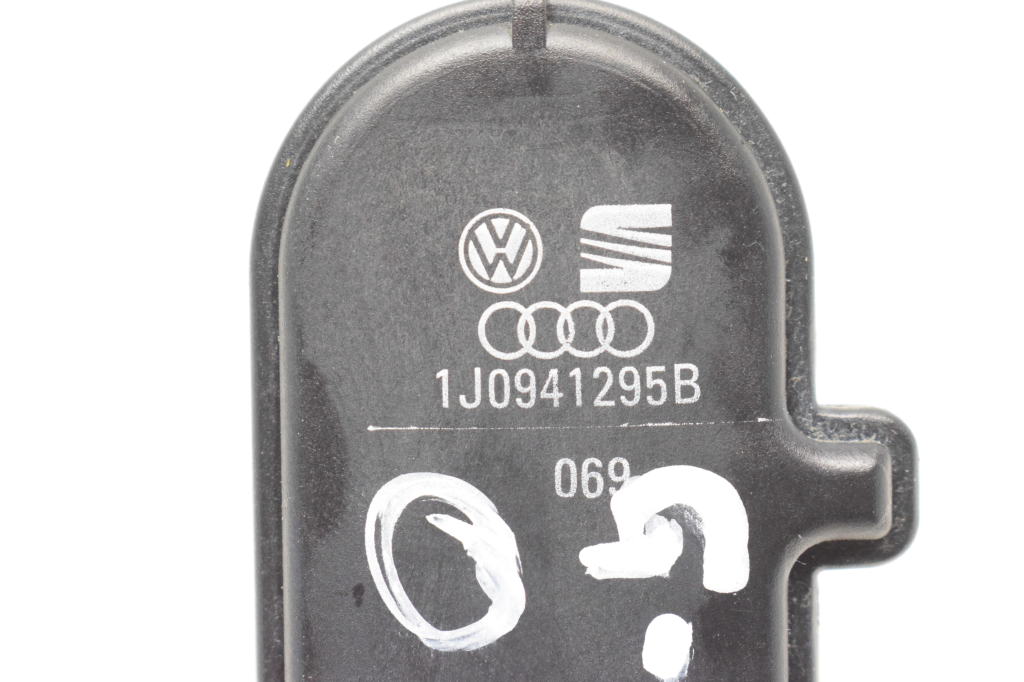 Used Volkswagen Golf Headlamp motor 1J0941295B