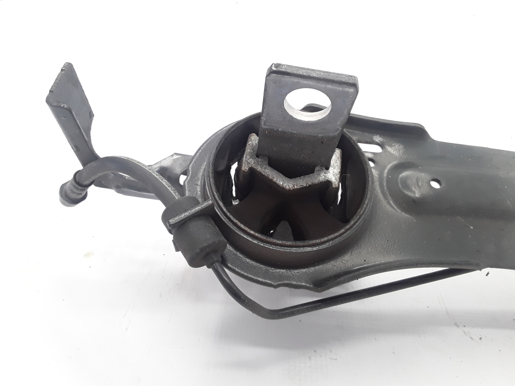 Naudotas VOLVO V60 Galinės stebulės kelmas be guolio 31476185