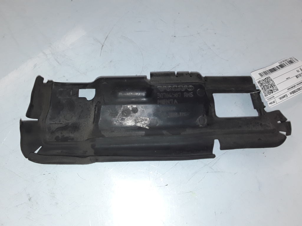 Naudotas VOLVO XC60 Oro nukreipėjas aušinimo radiatoriaus 30764567
