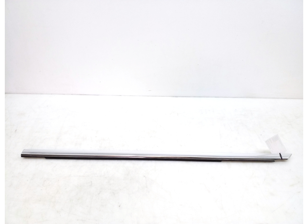 Used Mercedes Benz C-Class Front door strip to the glass exterior ...