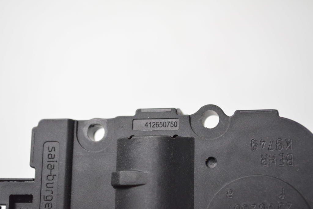 Naudotas AUDI A5 Salono pečiaus sklendės varikliukas 412650750