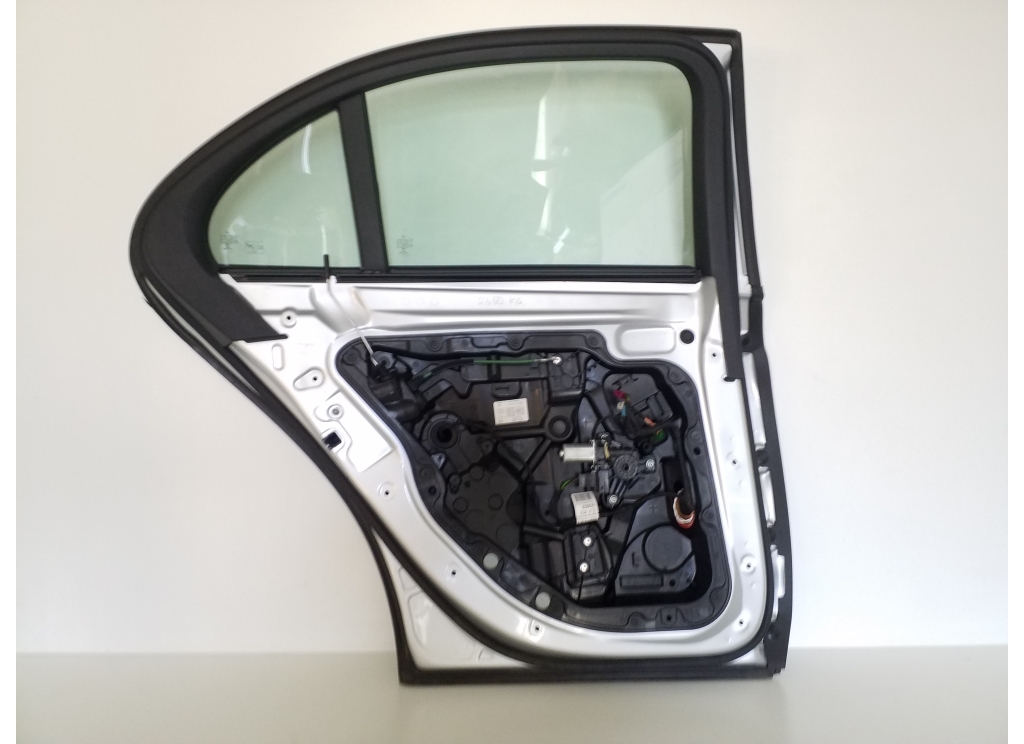 Used Mercedes Benz E-Class Rear side doors and their parts