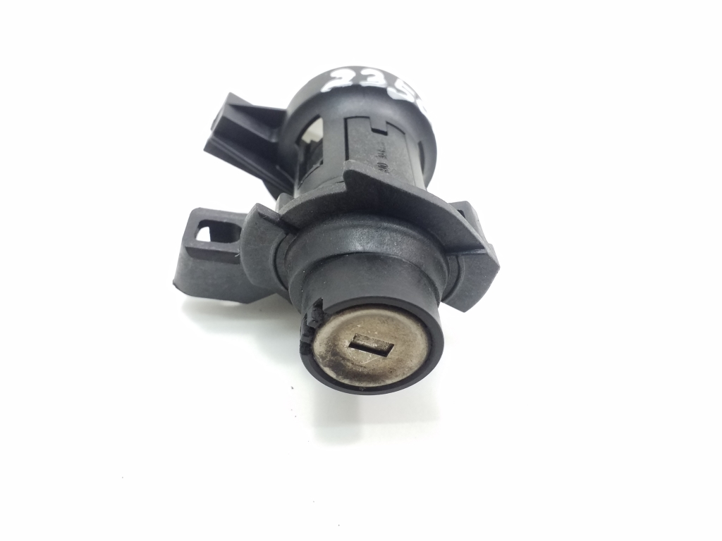 Used Mercedes Benz E-Class Tailgate lock A2047500061