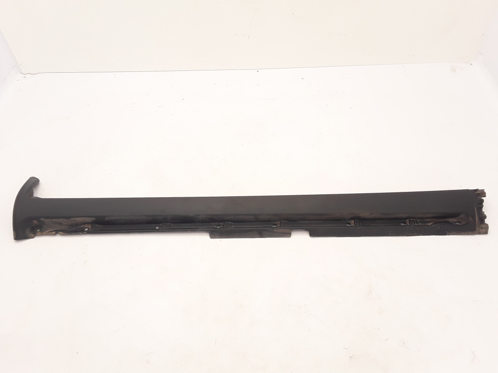 Used VOLVO XC70 Exterior sill trim 30698371