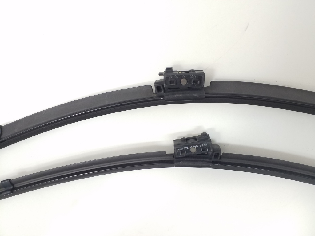 Used Mercedes Benz E-Class Windshield wiper blades A2138205801
