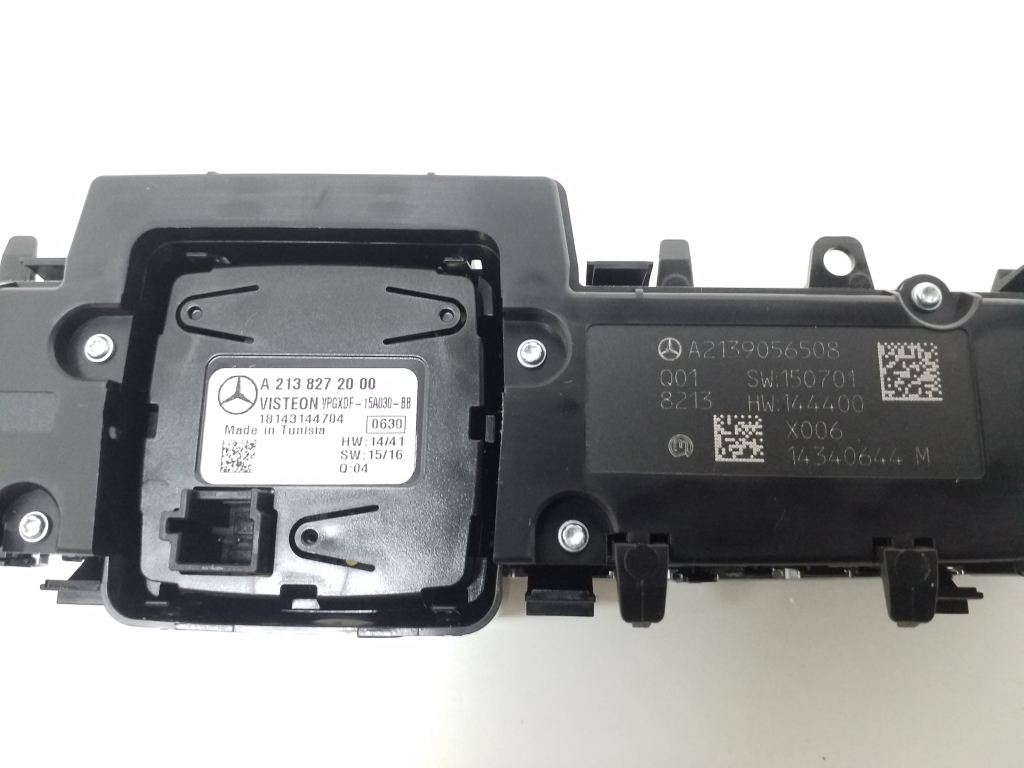 Used Mercedes Benz E-Class Switch and its parts A2139056508