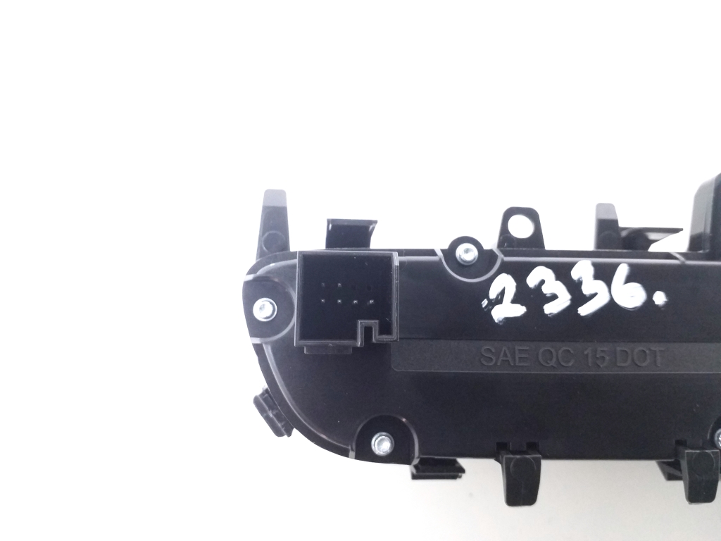 Used Mercedes Benz E-Class Switch and its parts A2139056508