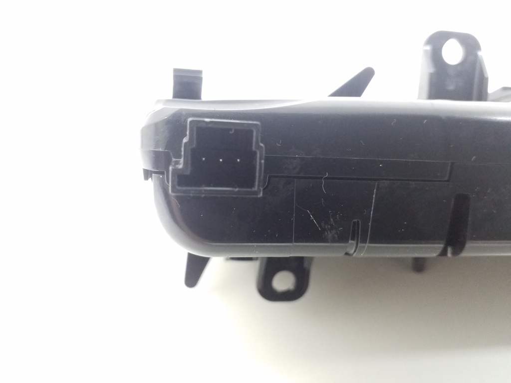 Used Mercedes Benz E-Class Interior shoulder control panel A2139054707