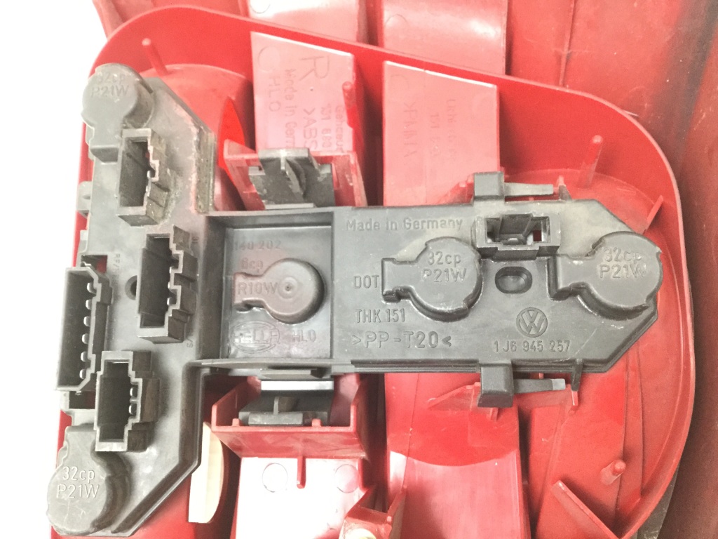 Used Volkswagen Golf Rear corner lamp and its details