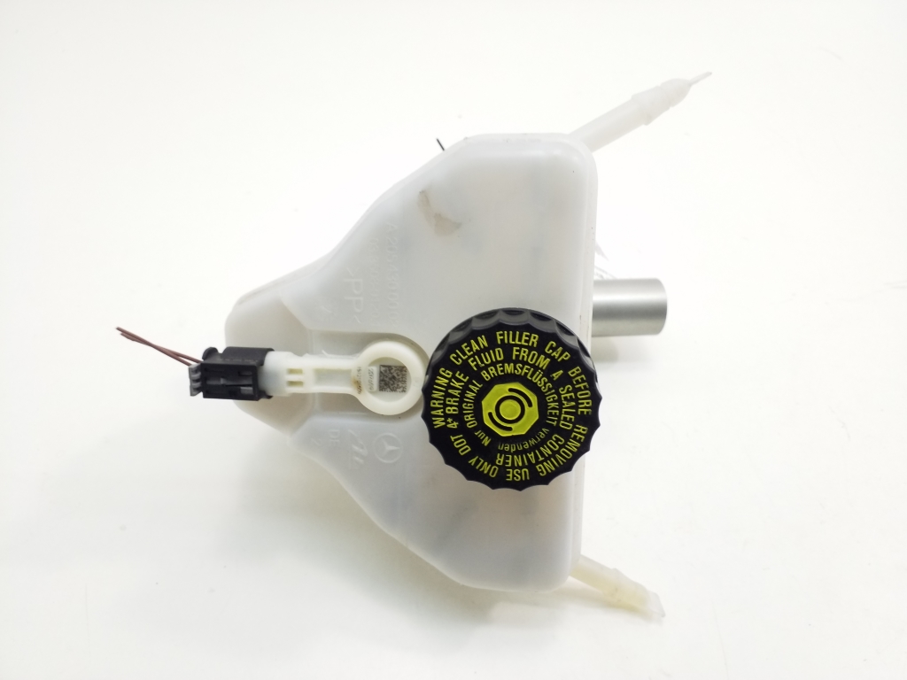 Used Mercedes Benz E-Class Master cylinder A2134300100