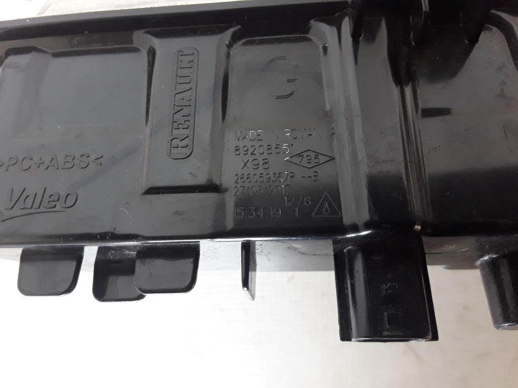 Used RENAULT Clio Front bumper reflector 266059367R