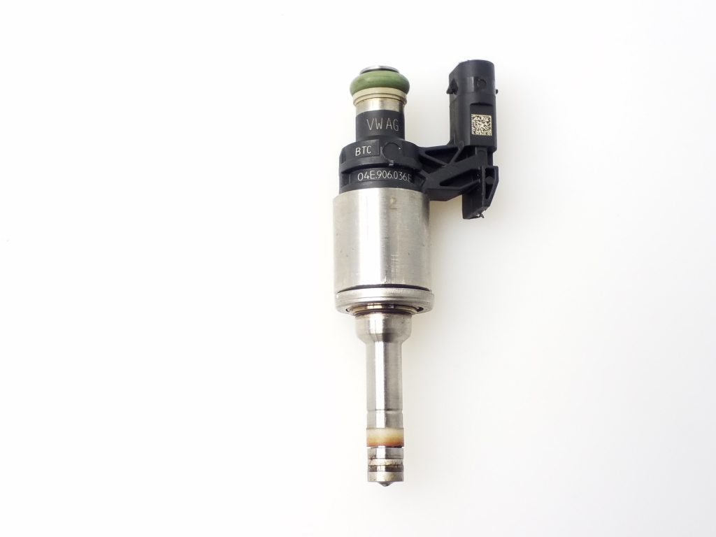 Used Volkswagen Golf Fuel injector 04E906036E