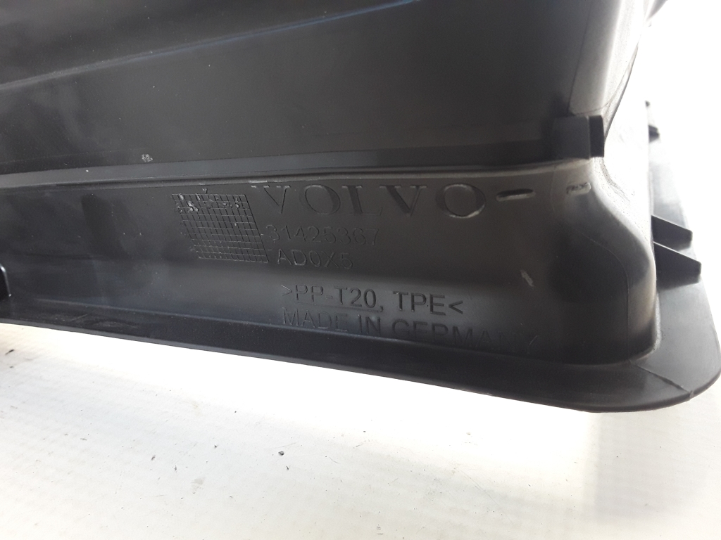 Naudotas VOLVO XC60 Oro nukreipėjas aušinimo radiatoriaus 31425367