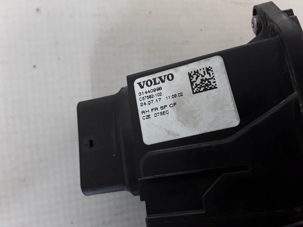 Naudotas VOLVO S90 Priekinių durų užraktas 31440998