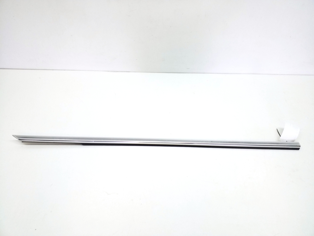 Used Mercedes Benz CLS-Class Front door strip to the glass exterior ...