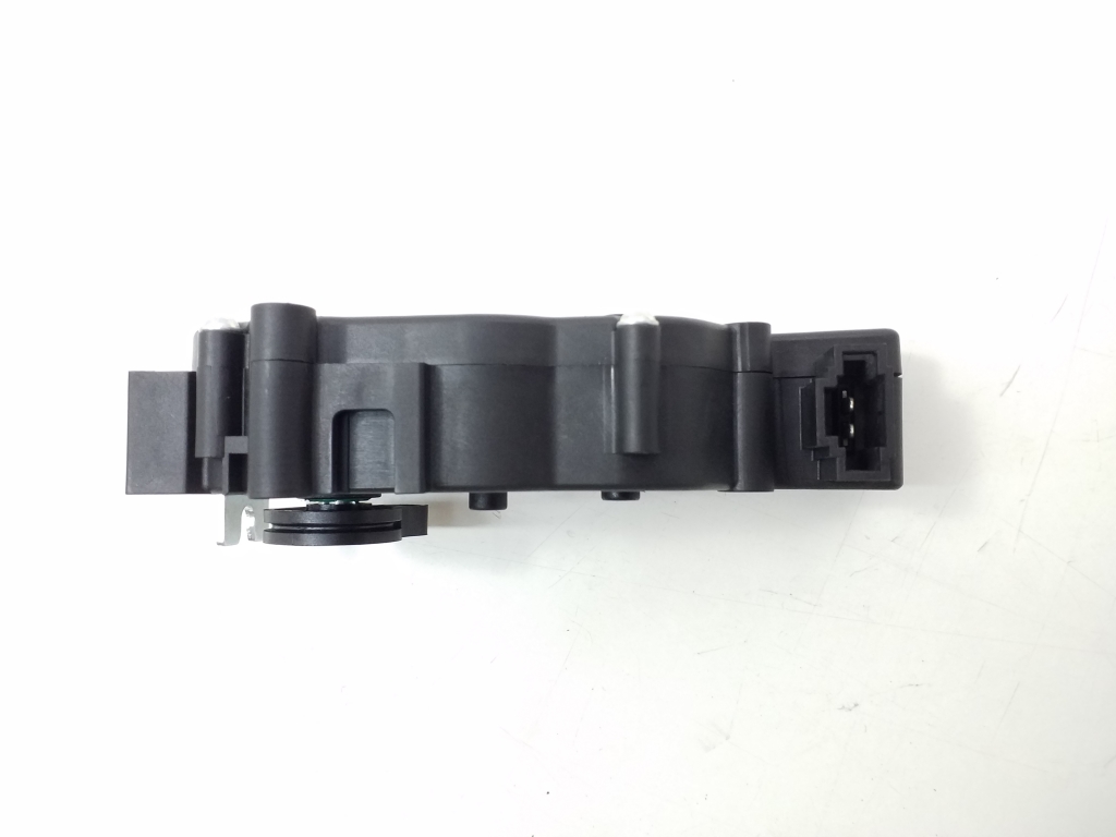 Used Mercedes Benz CLS-Class Trunk lid electric retractor A2047500060