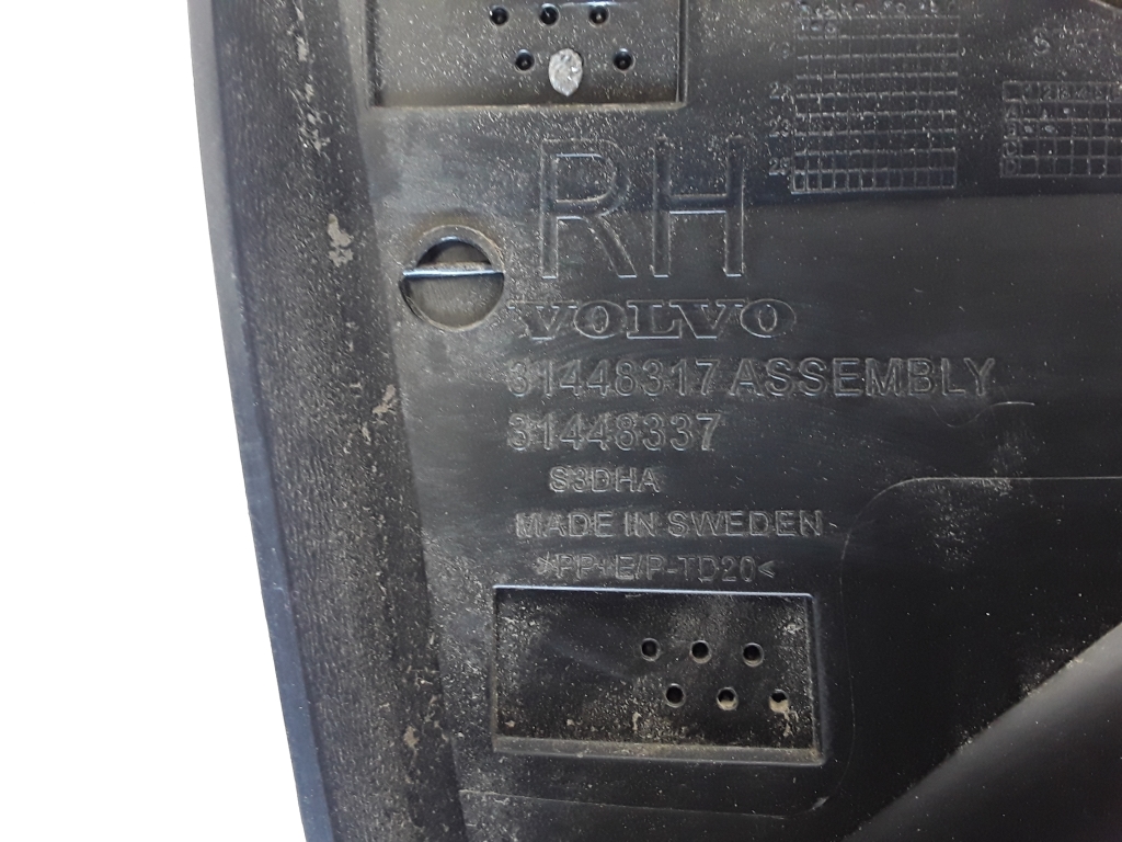 Used VOLVO XC40 Front door strip 31448317