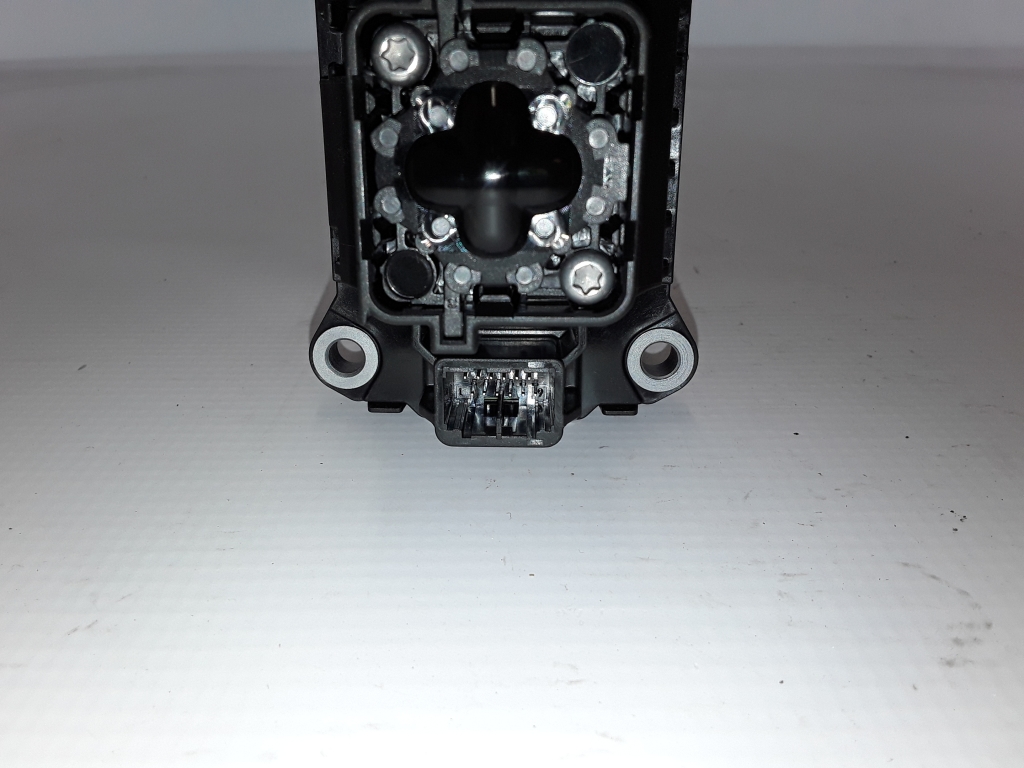 Used VOLVO XC40 Gear shift mechanism 31437334