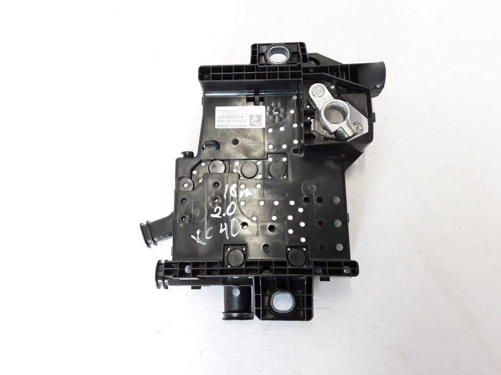 Naudotas VOLVO XC40 Saugiklių bloko laikiklis po variklio gaubtu 32200334