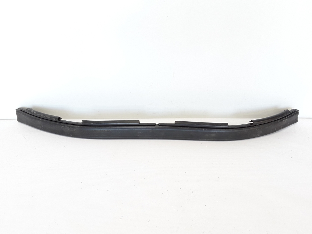 Used BMW 5 SERIES Sealing rubber under the hood 51767347394