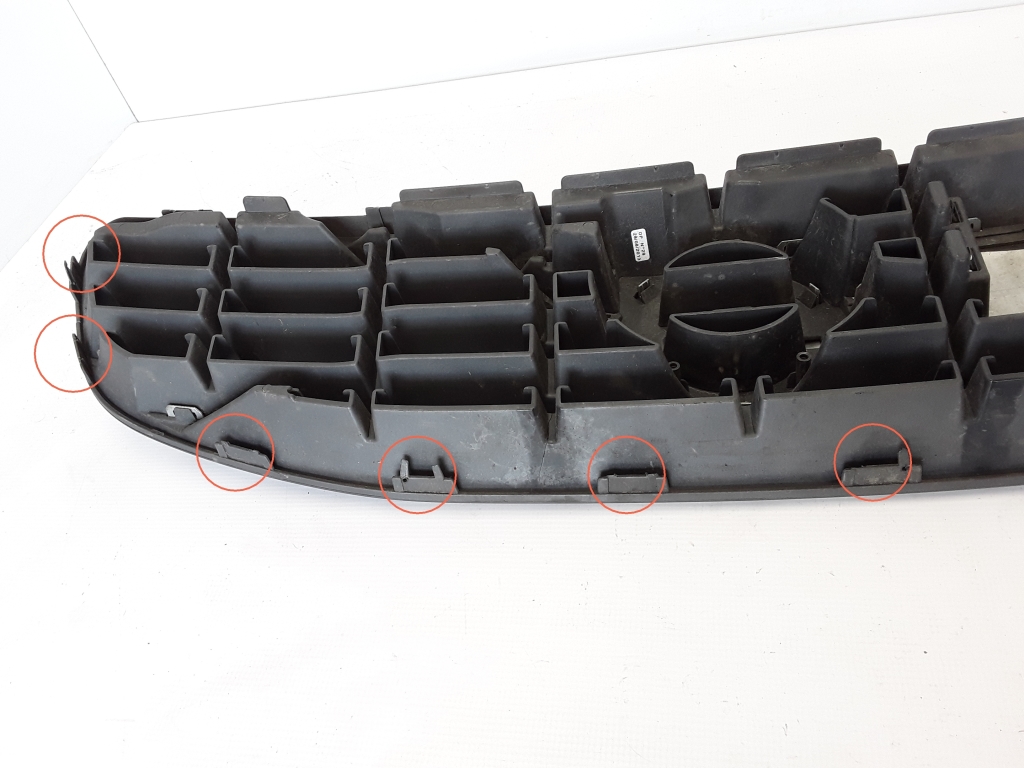 Used VOLVO XC60 Front grille 31333833