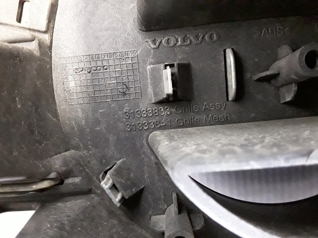 Used VOLVO XC60 Front grille 31333833