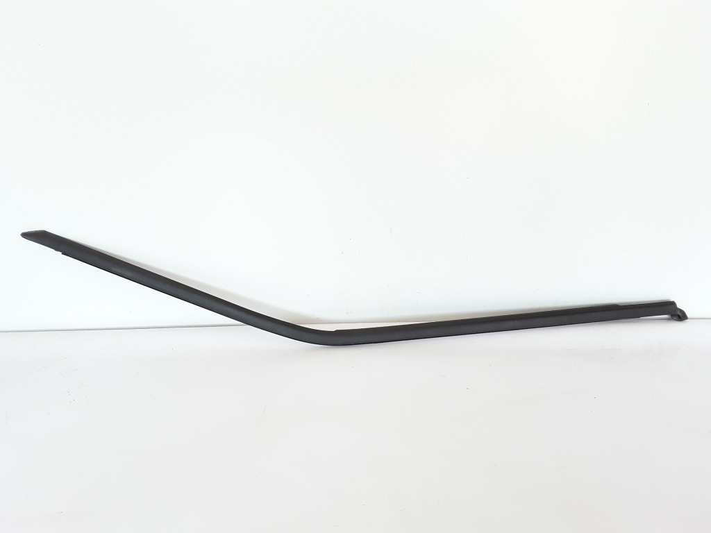 Naudotas VOLVO XC40 Galinių šoninių durų juostelė prie stiklo išorinė ...