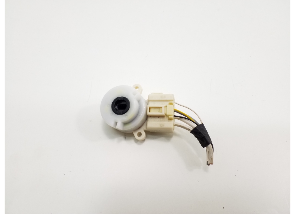 Naudotas TOYOTA Auris Užvedimo spynelės kontaktai 8445012200