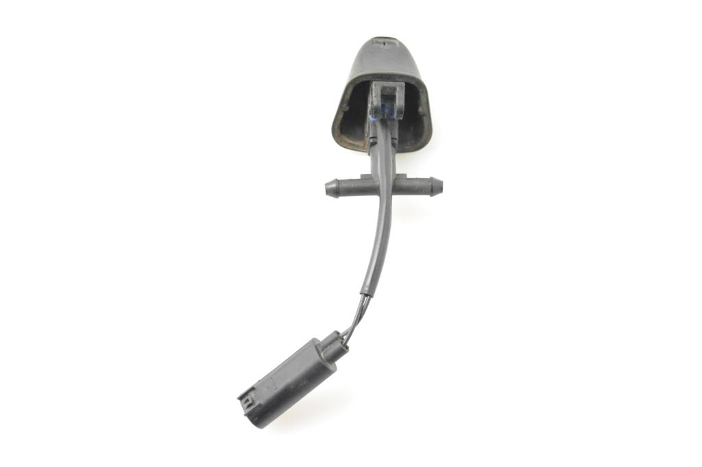 Used BMW 3 SERIES Windscreen washer nozzle 8365385
