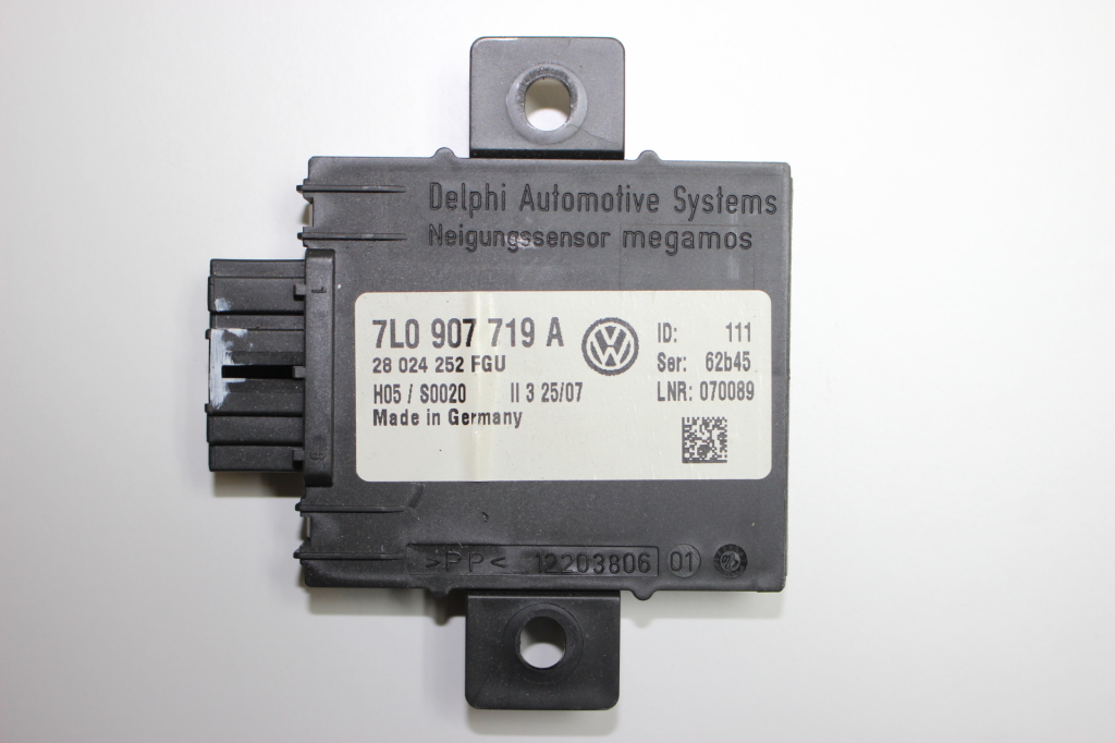 Used Porsche Cayenne Control panel 7L0907719A