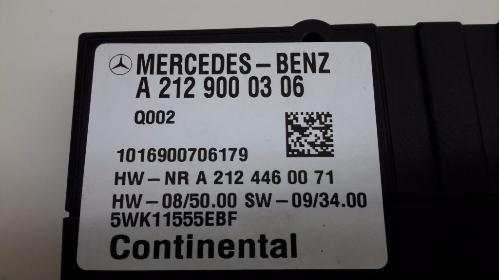 Used Mercedes Benz E-Class Fuel pump control module A2129000306