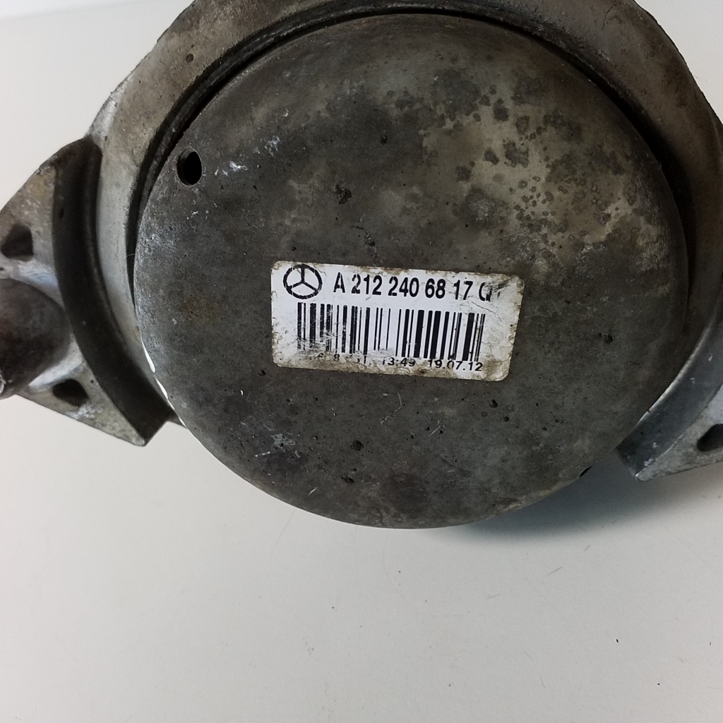 Used Mercedes Benz C-Class Engine cushion A2122406817