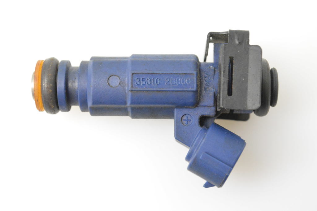 Used Hyundai i30 Fuel injector 353102B000