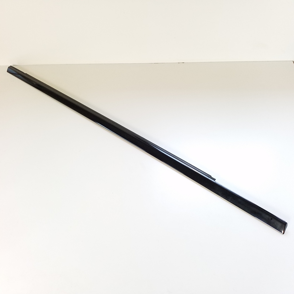 Used Mercedes Benz B-Class Front door strip to the glass exterior ...