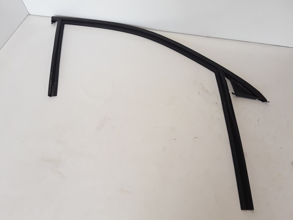 Naudotas VOLVO XC40 Priekinių durų sandarinimo guma ant durų 31425993