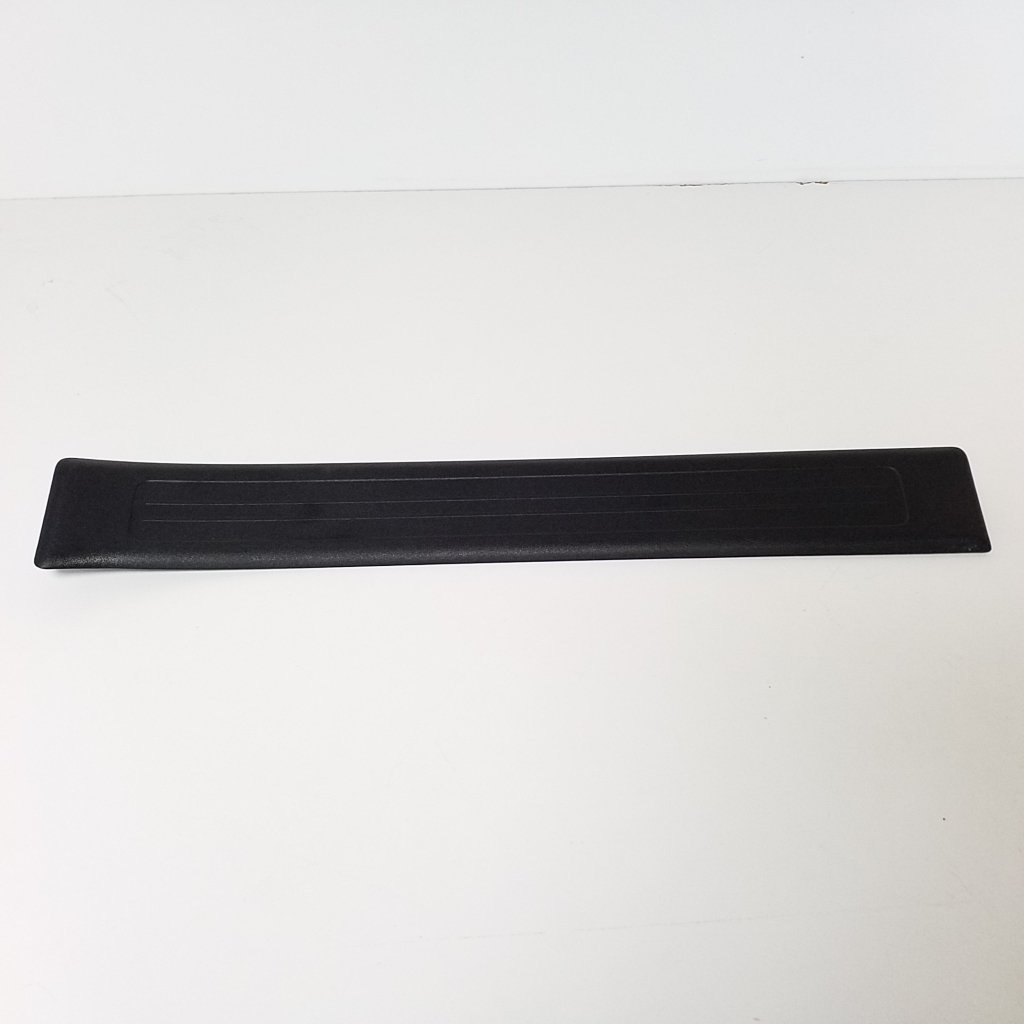 Naudotas Mercedes Benz GL-Class Vidinė slenksčio apdaila A1646801535