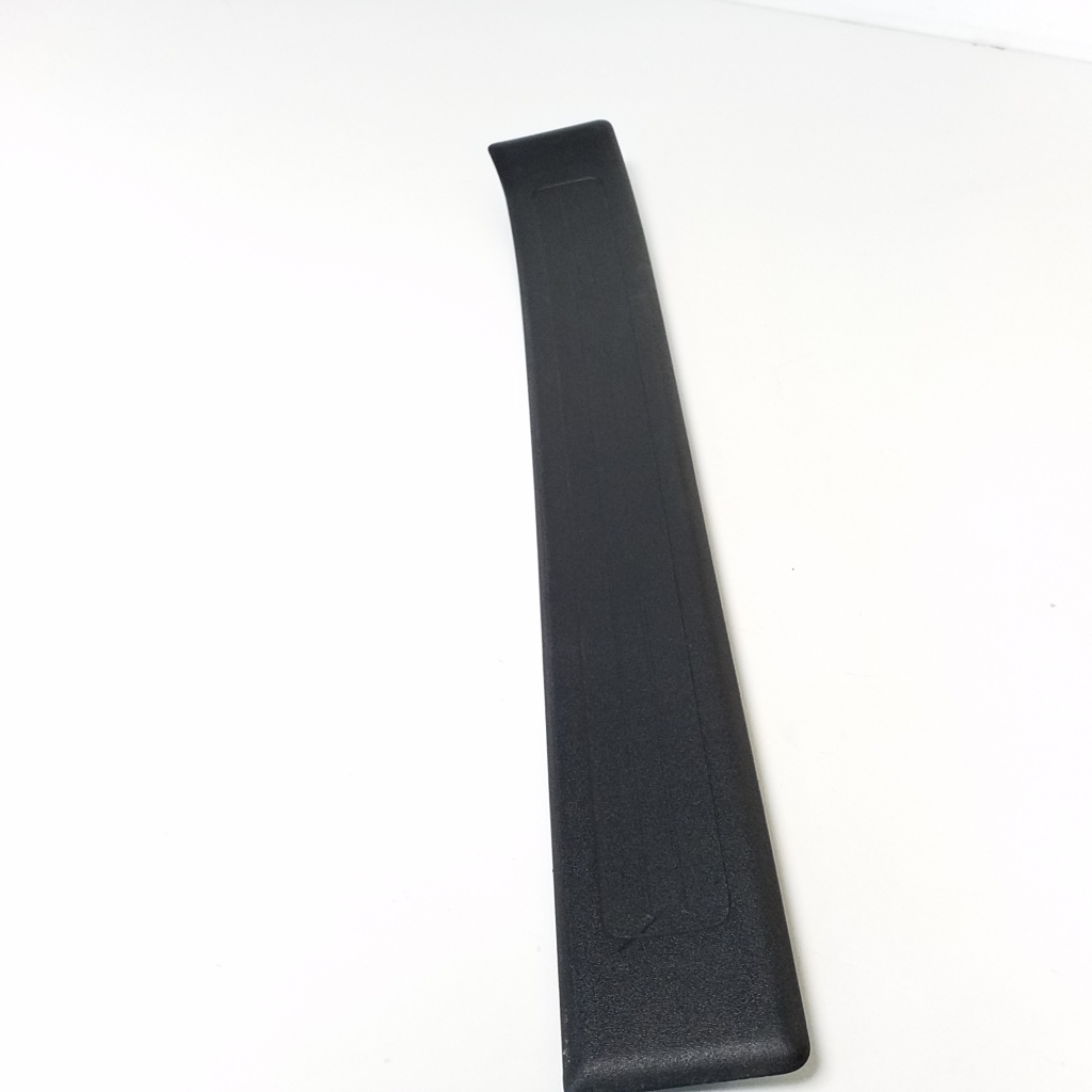 Naudotas Mercedes Benz GL-Class Vidinė slenksčio apdaila A1646801535